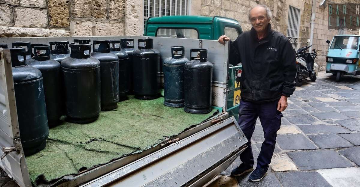 La storia di "Vito delle bombole" e del vecchio mestiere di portare il ...