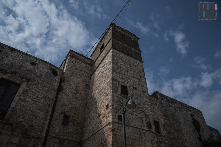 Nobile, antico e imponente: alla scoperta dell'abbandonato castello di ...