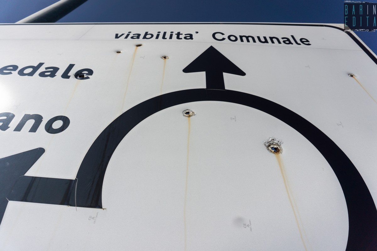 Triggiano il cartello crivellato di colpi di arma da fuoco | Barinedita ...