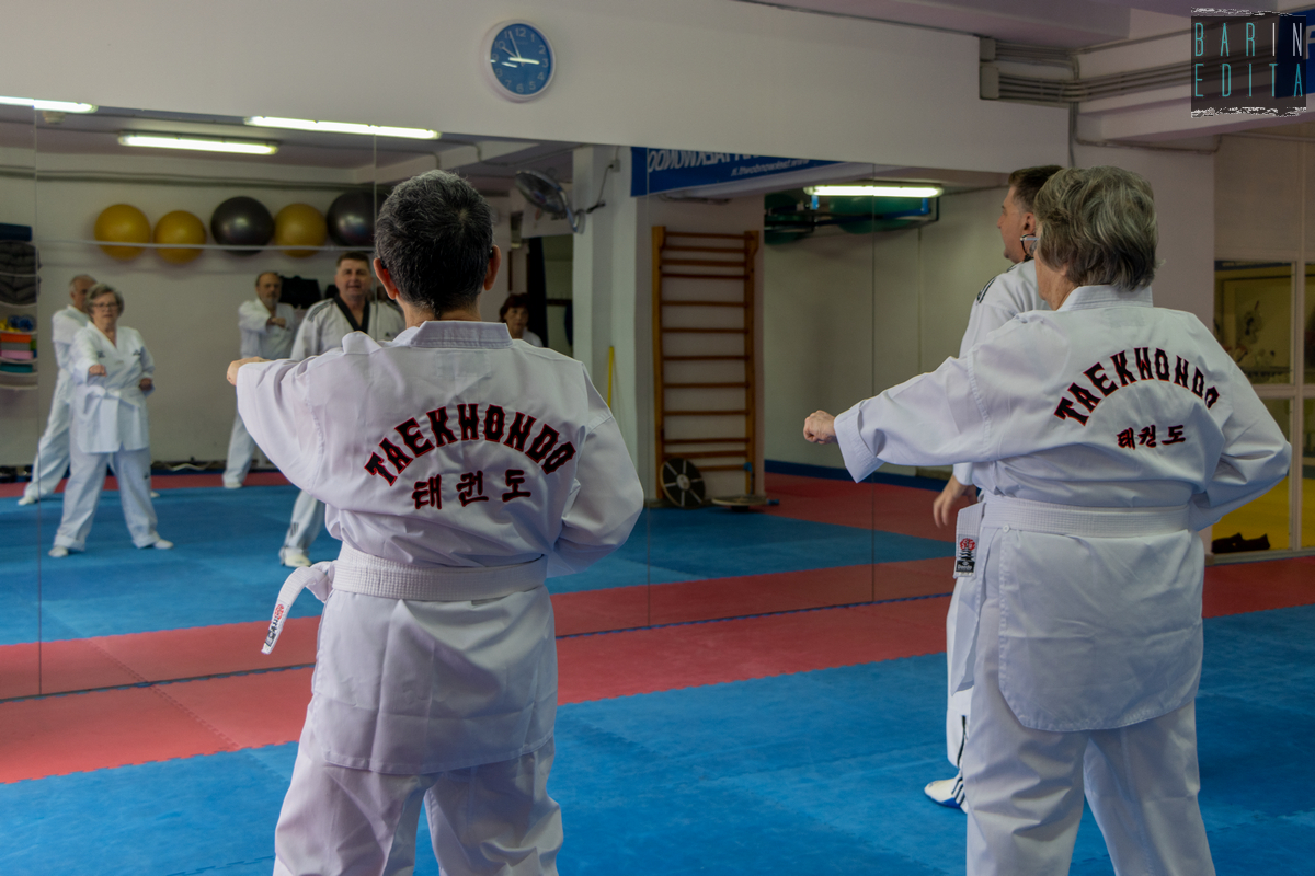 Bari, i nonni che praticano il Taekwondo: «Ci divertiamo a sferrare ...
